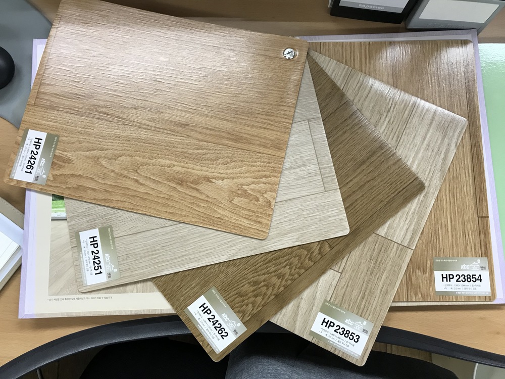 KCC펫트장판 2.0T두께.1롤50M. 4가지모델 사이즈폭1.3M,1.5M,1.8M.2.0M=롤길이50M(일반인누구나 시공가능 겹쳐서시공재단 펫트장판!)