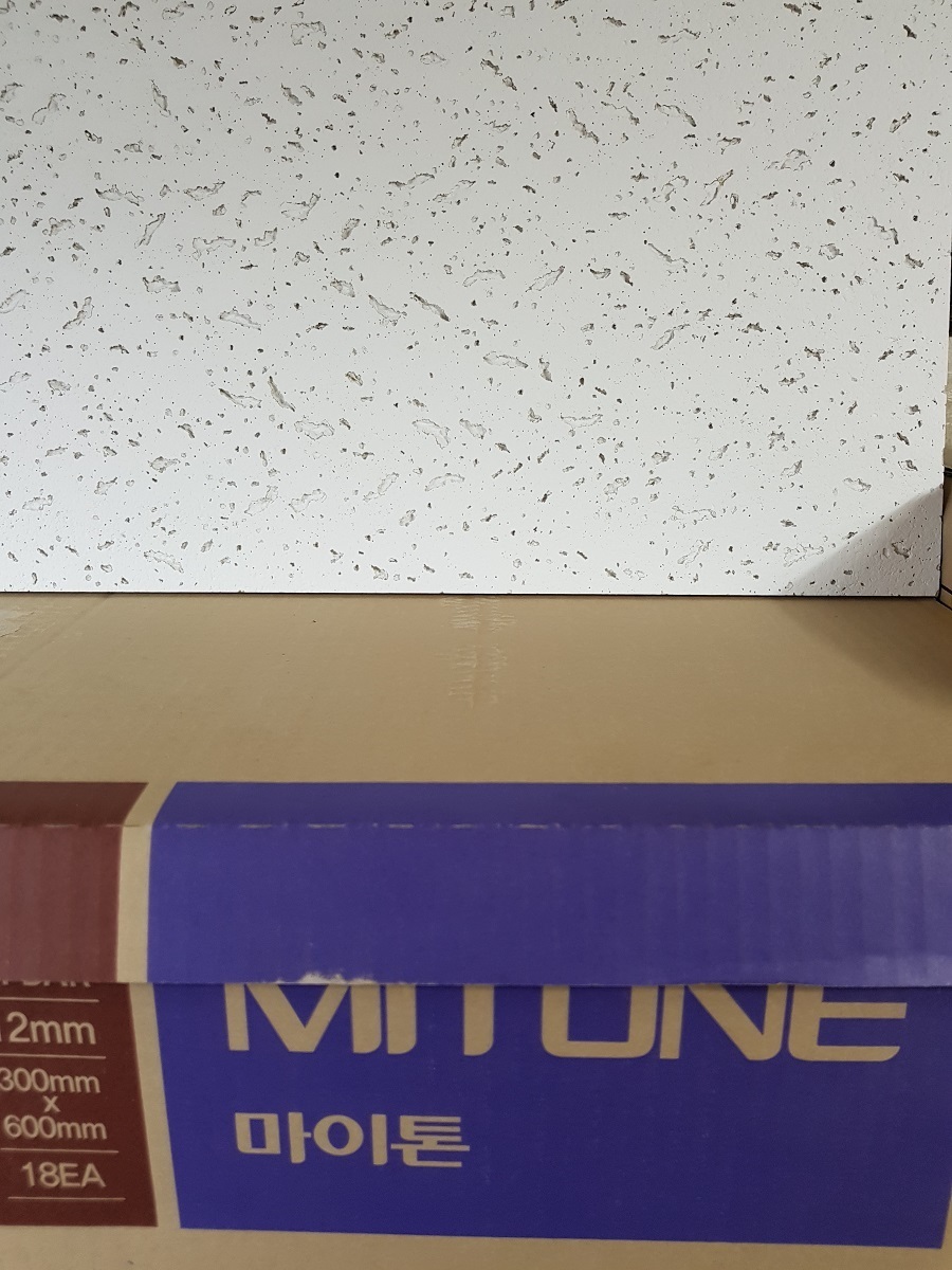 KCC마이톤MT440 (두께12T.가로600X세로300/1box=18pcs) (두께9T. 가로600X세로300/1box=24pcs)불연흡음천장판.접착타카시공